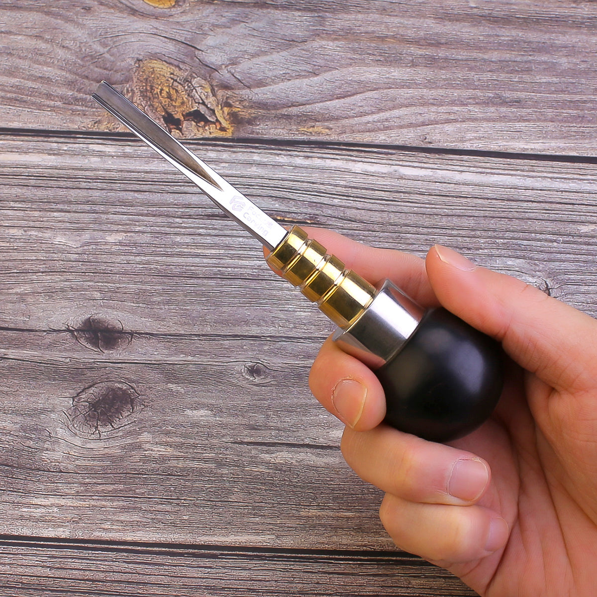 V Shaped Wood Carving Palm Tool 60° V7mm FC308 – Focuser Carving